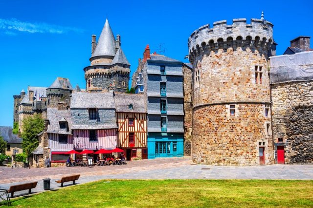Top 5 Most Welcoming Countries in the World - Semesta Travel